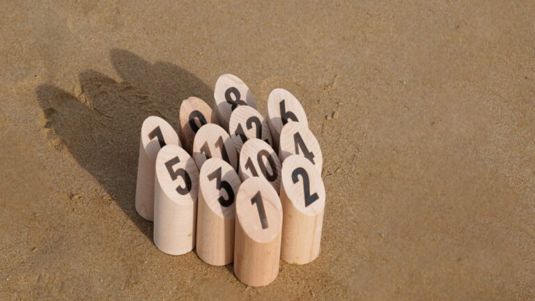 How to Play Horseshoes for Beginners (Rules and Scoring)